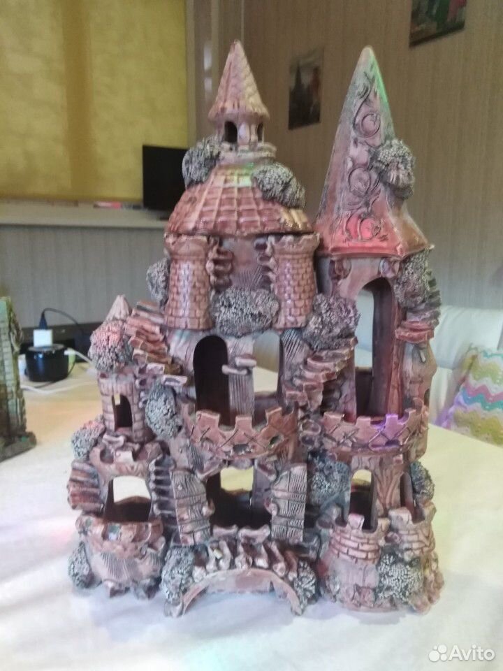 Замки для аквариума