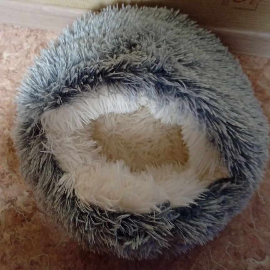 Закрытая лежанка домик для кошек и маленьких собак