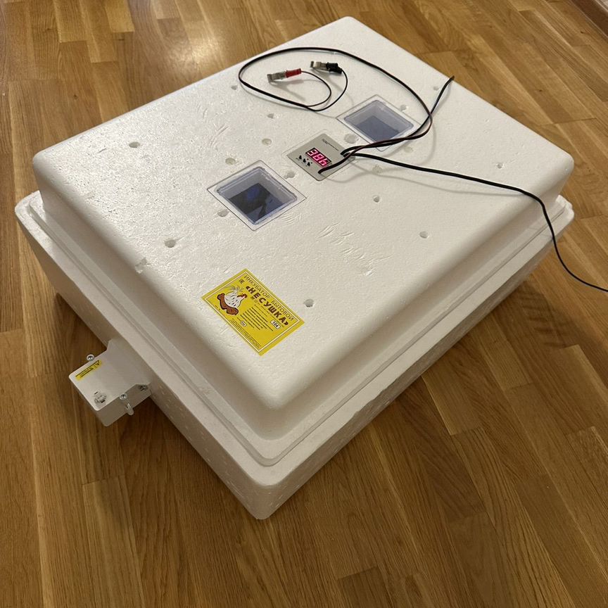 Инкубатор несушка 104 с вентилятором