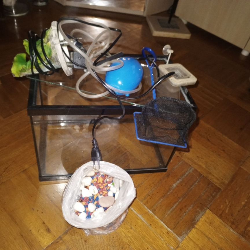 Аквариум со всеми принадлежностями