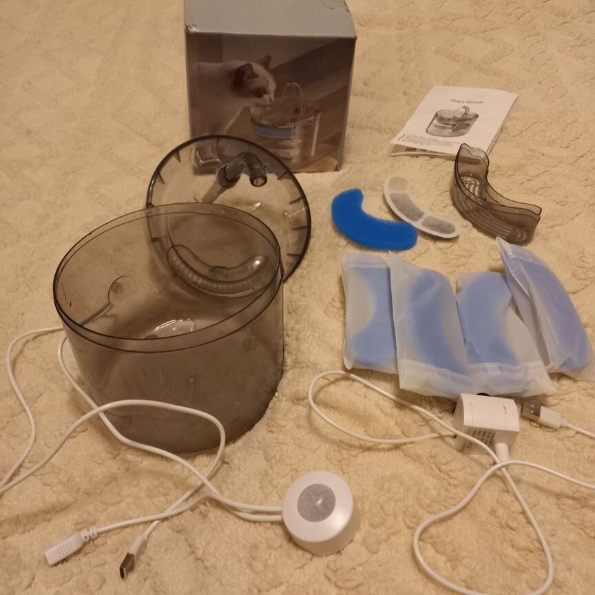 Фонтан поилка для кошек с датчиком движения