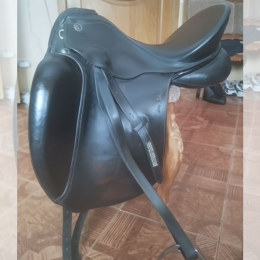 Седло для лошади выездка