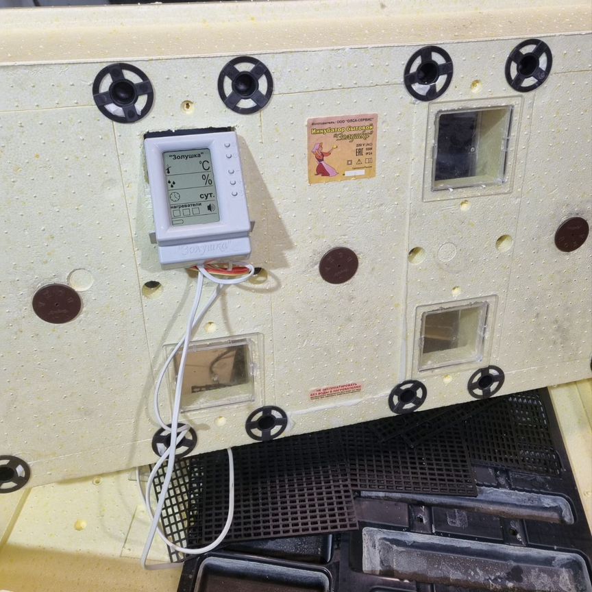 Продам инкубатор на 90 яиц новый