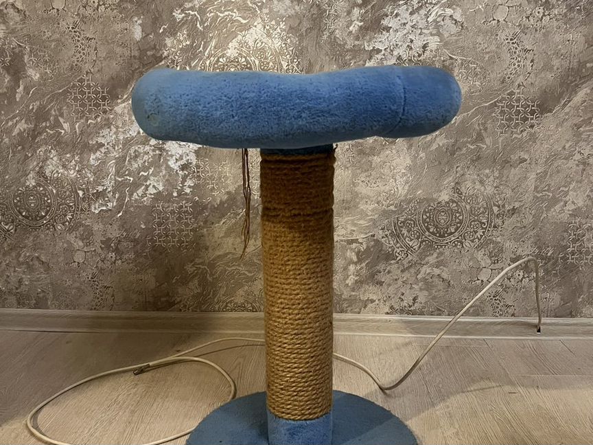 Когтеточка домик для кошки с лежанкой