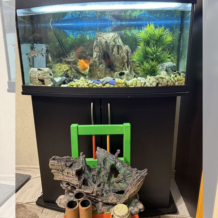 Продаю аквариум 120л с рыбками