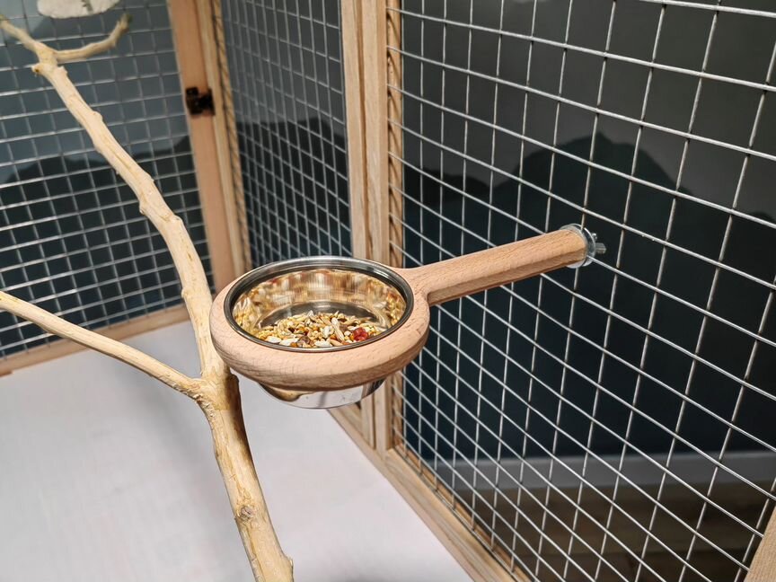 Стильная миска-кормушка для птиц