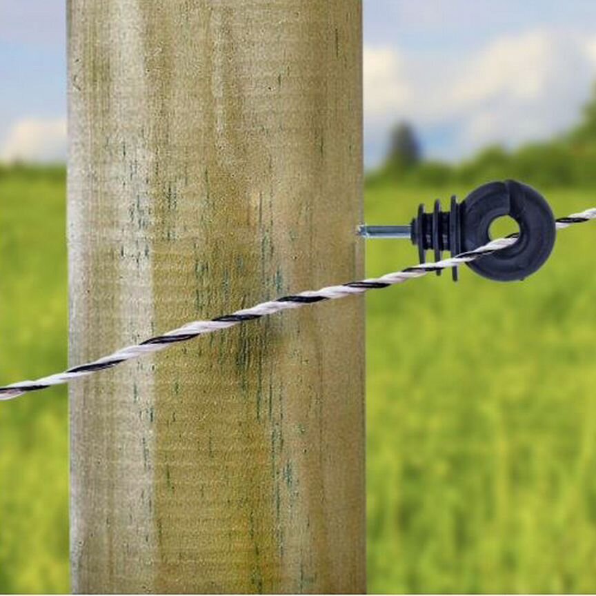 Изолятор для электропастуха с саморезом по дереву