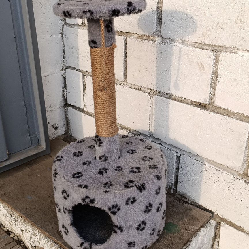 Когтеточка с домиком и лежанкой бу