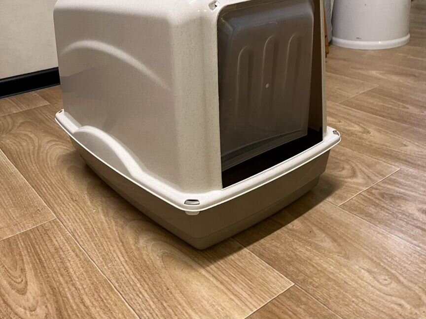 Кошачий туалет с дверцей