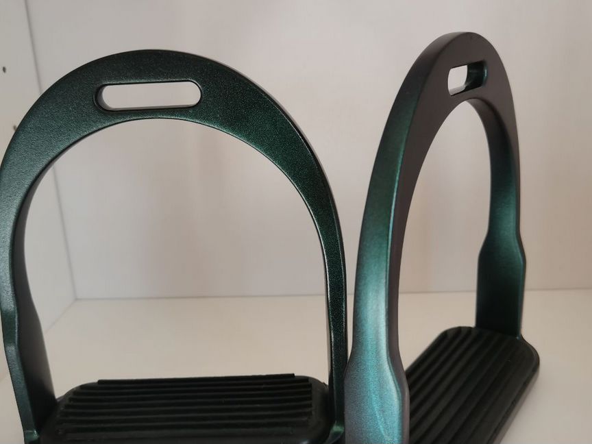 Стремена для лошади