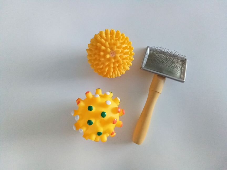 Игрушки для кошек и собак с пищалками. Чесалка