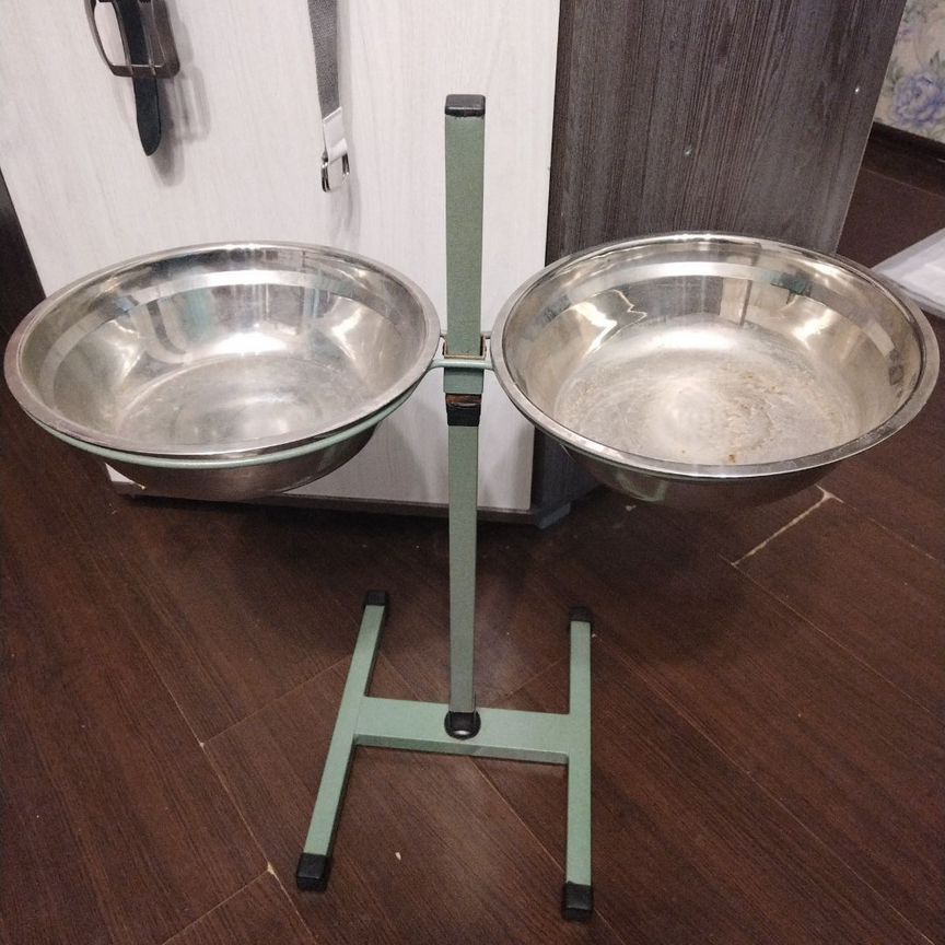 Подставка с мисками для собак крупных пород