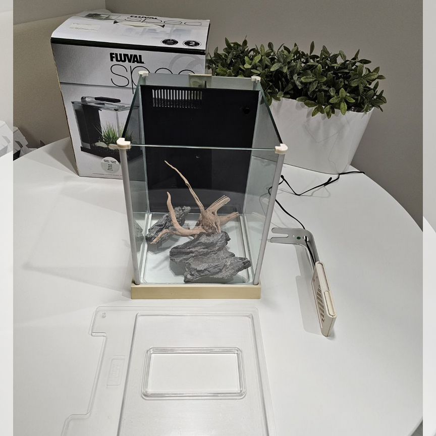 Нано Аквариум Hagen Fluval Spec 10 литров