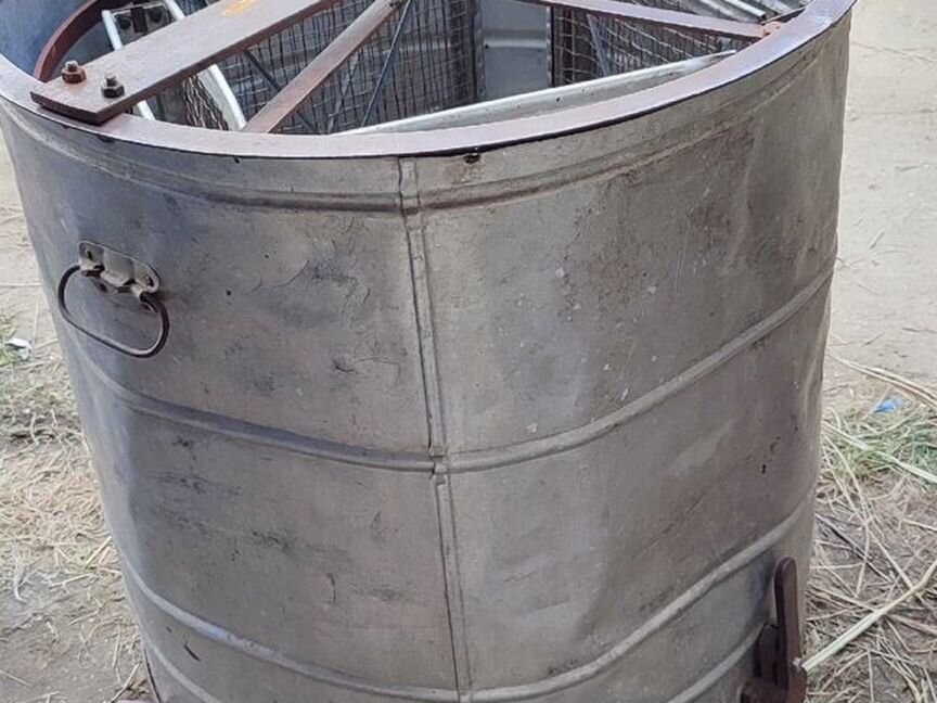 Продам медогонку 4-х рамочную