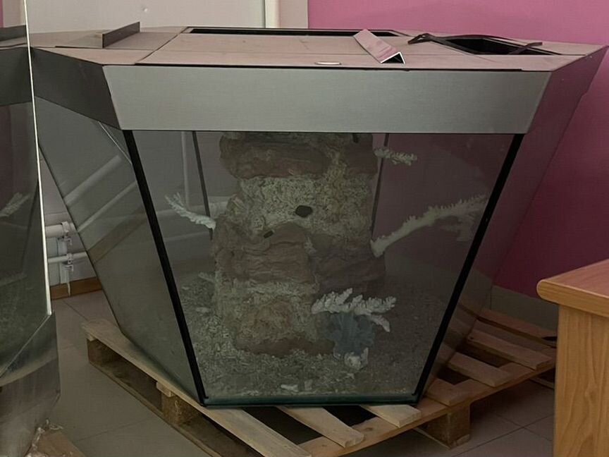 Аквариум с тумбой