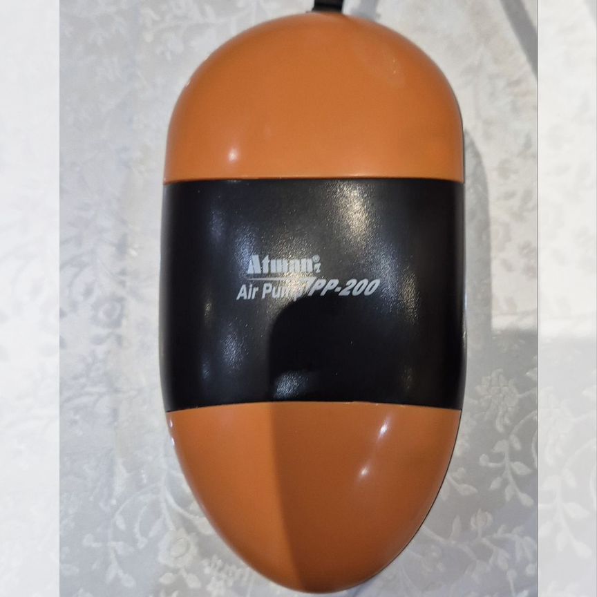 Продам аквариумный компрессор Atman200