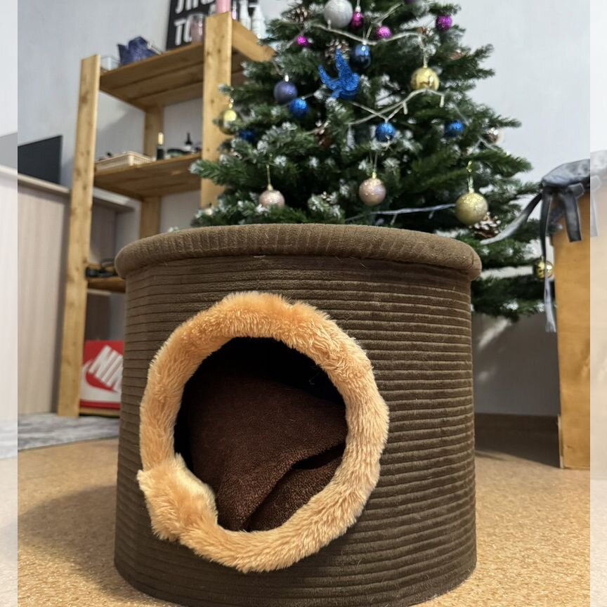 Будка для щенка или маленькой собаки