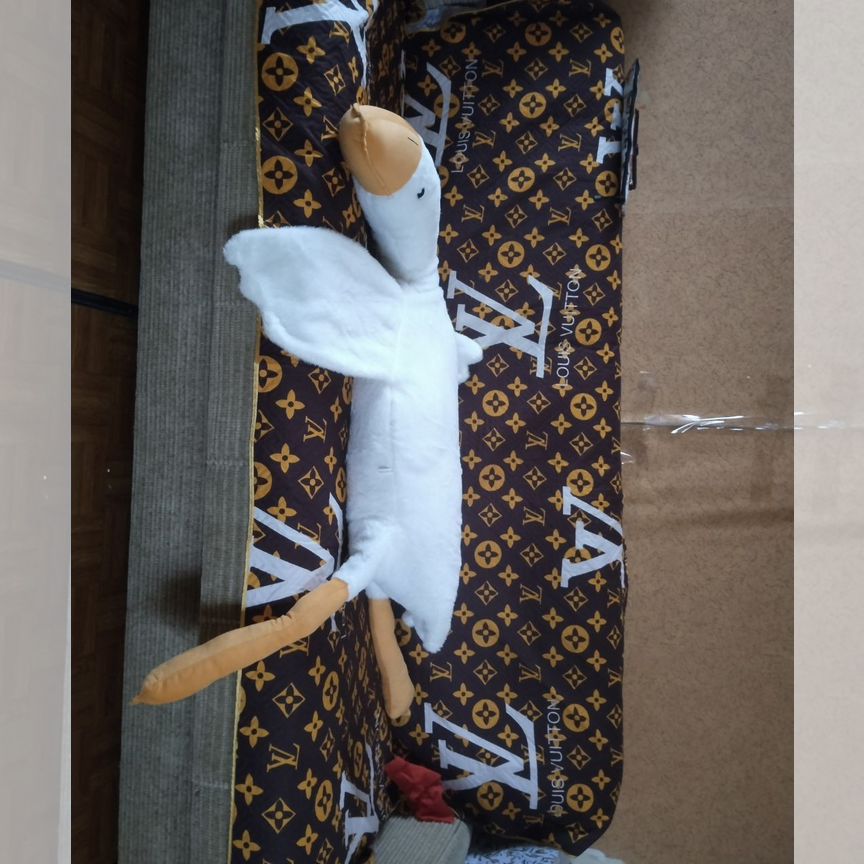 Гусь обнимусь