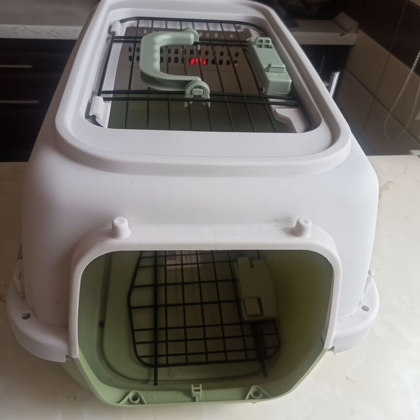 Большая пластиковая переноска для животных