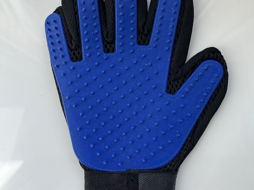 Перчатка для вычесывания шерсти кошек собак