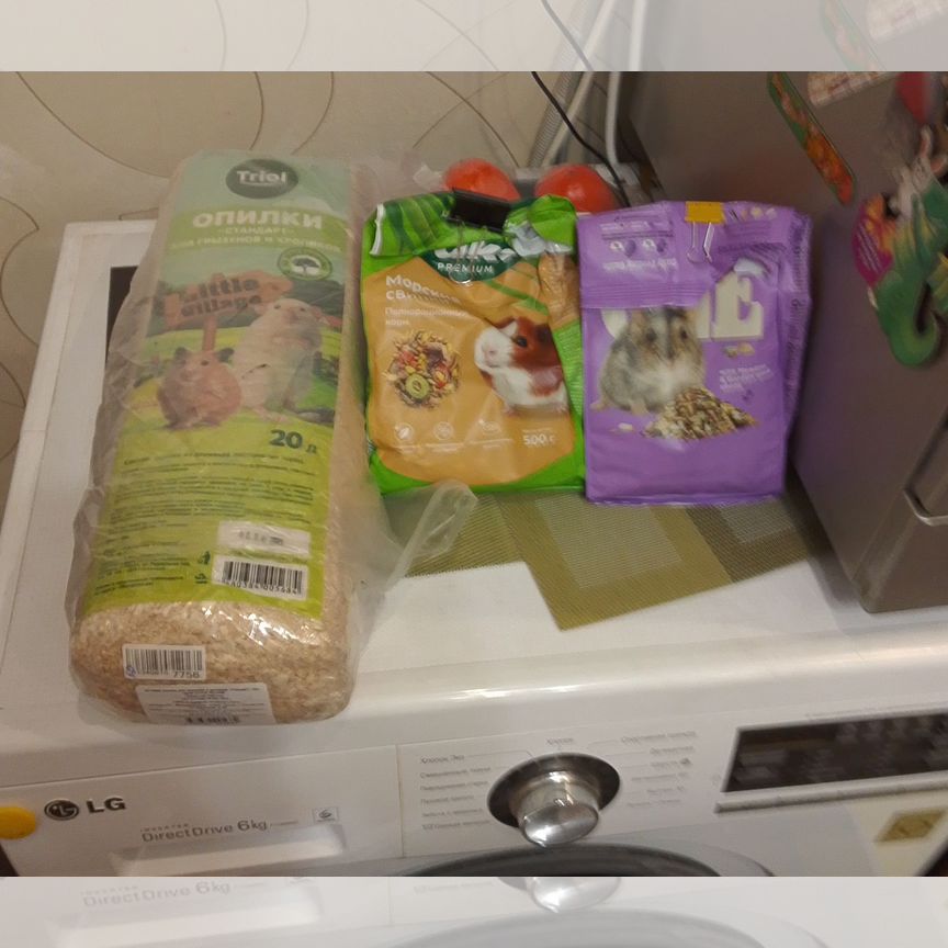 Корм и опилки для хомяка