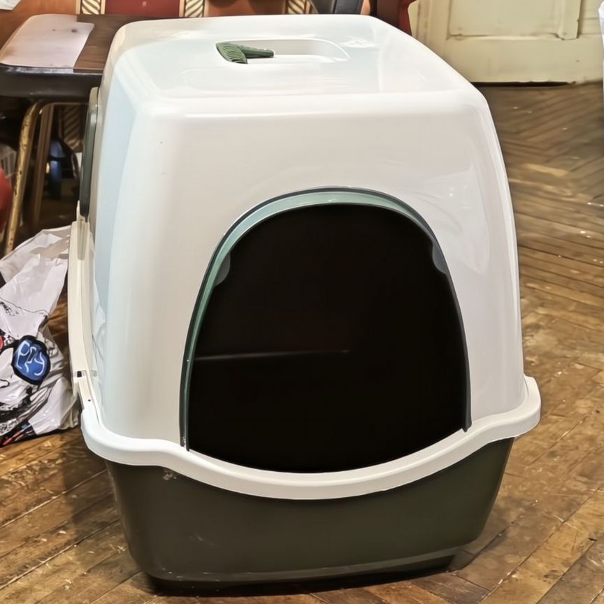 Закрытый туалет для кошек, произведен в Италии