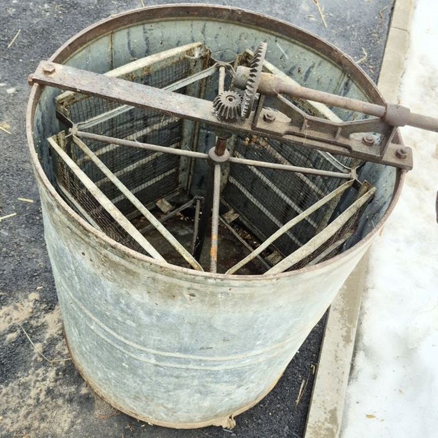 Медогонка 4 рамочная бу