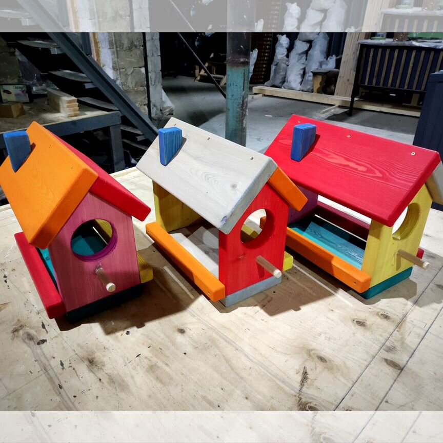 Кормушка для птиц и белок