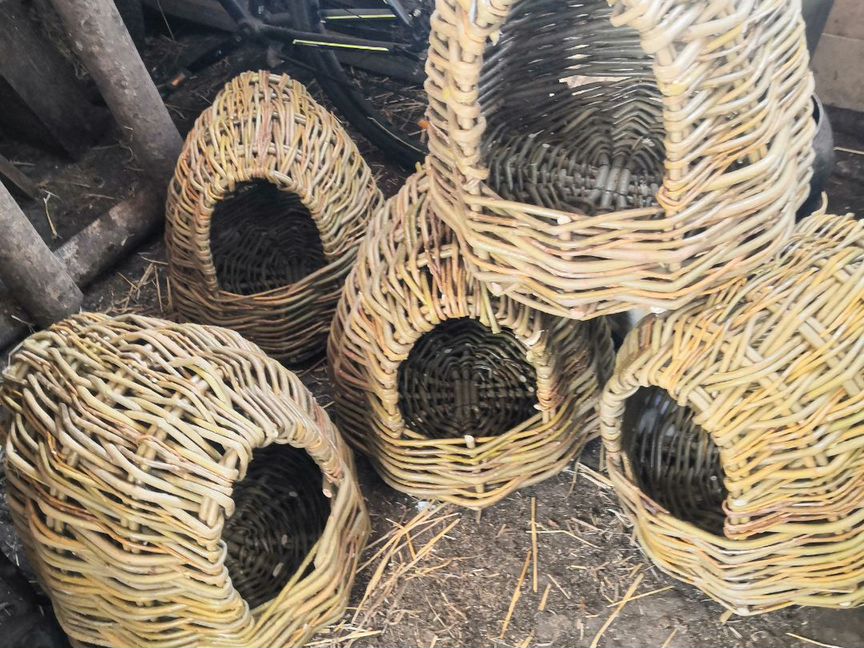 Гнездо для кур плетёное