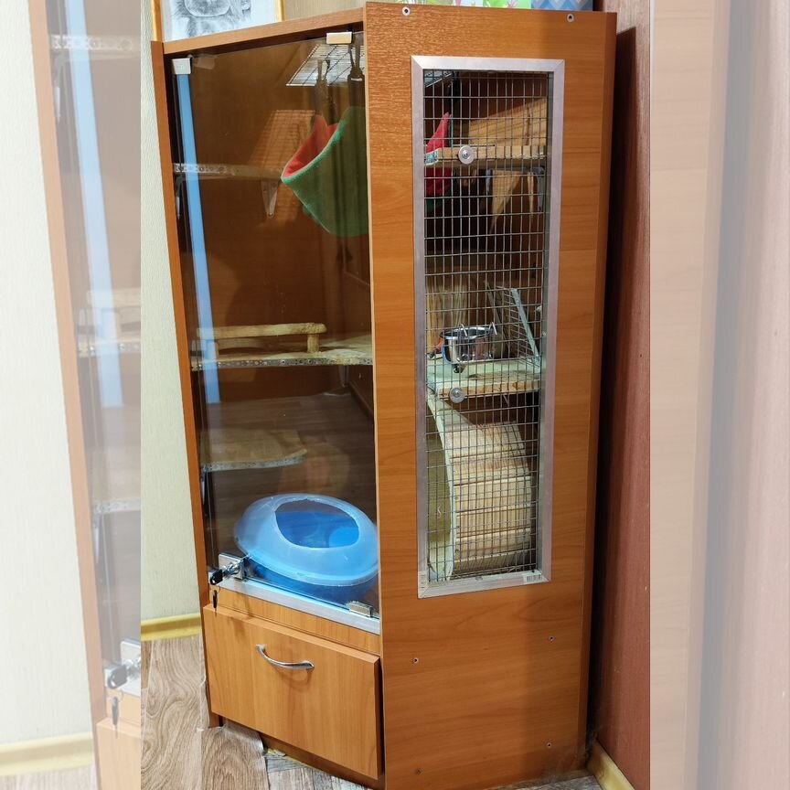 Витрина для шиншилл угловая