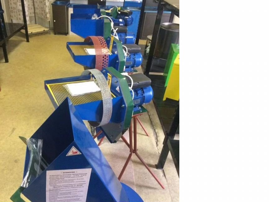 Зернодробилка, 220В, 2.2 кВт, 500-700 кг/час