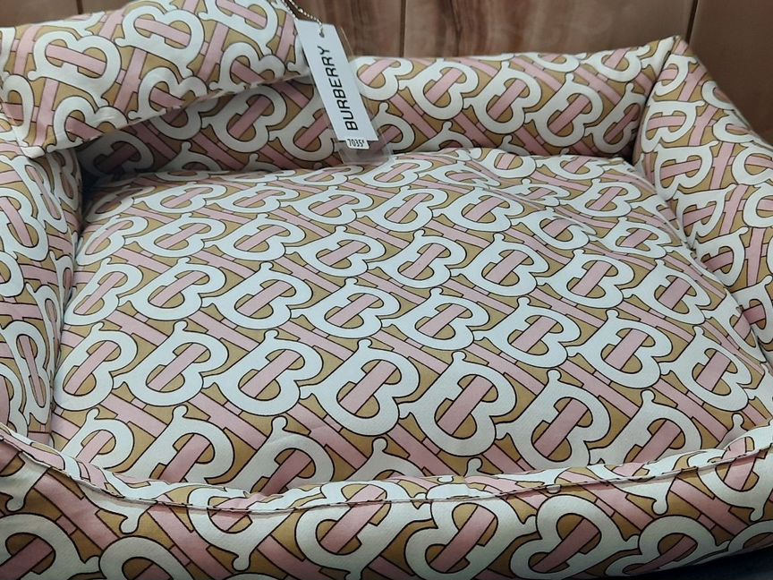 Лежанка burberry для собак