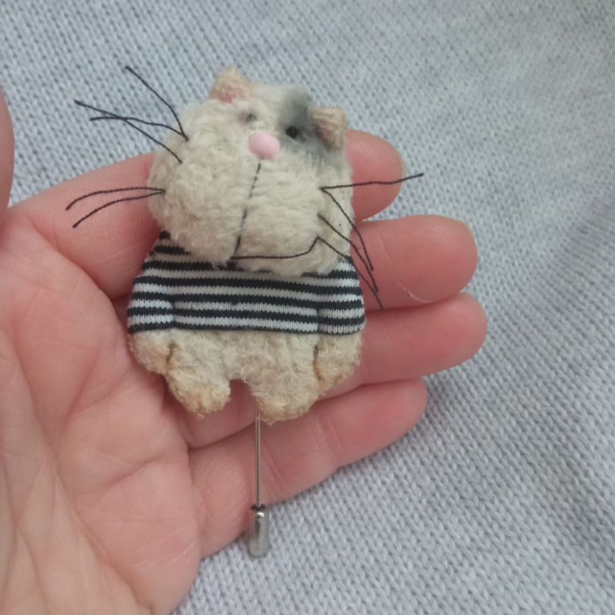 Брошь Значок Новый