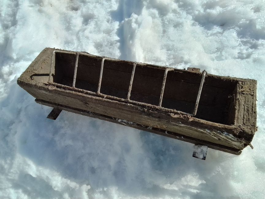 Кормушка для курей