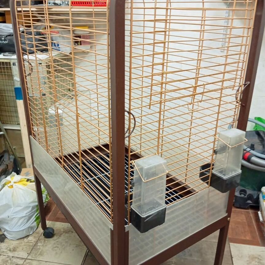 Клетка для крупного попугая
