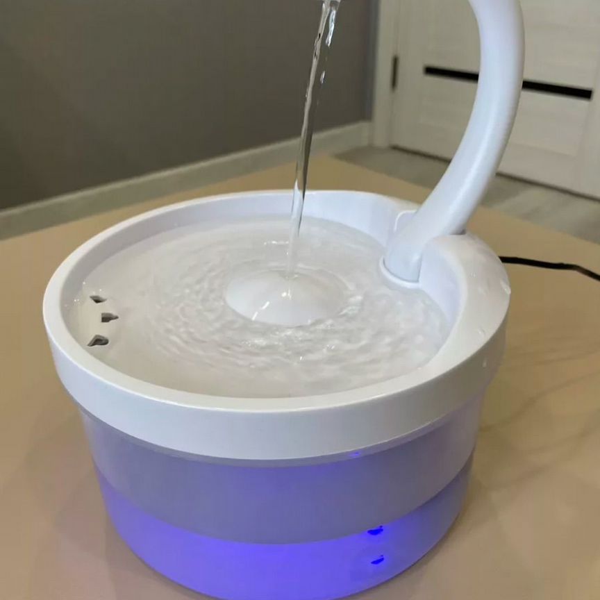 Фонтан поилка для кошек с подсветкой