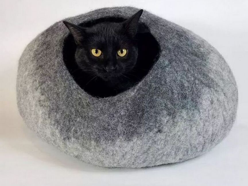 Лежанка для животных из шерсти