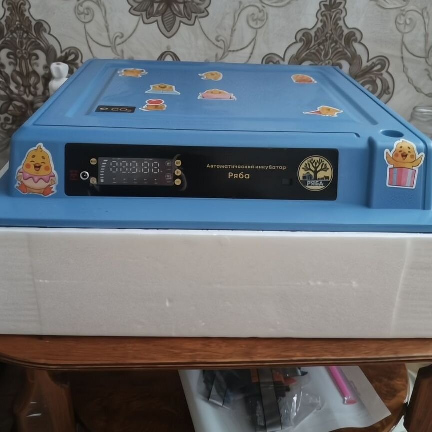 Инкубатор для яиц автоматический на 64 яйц