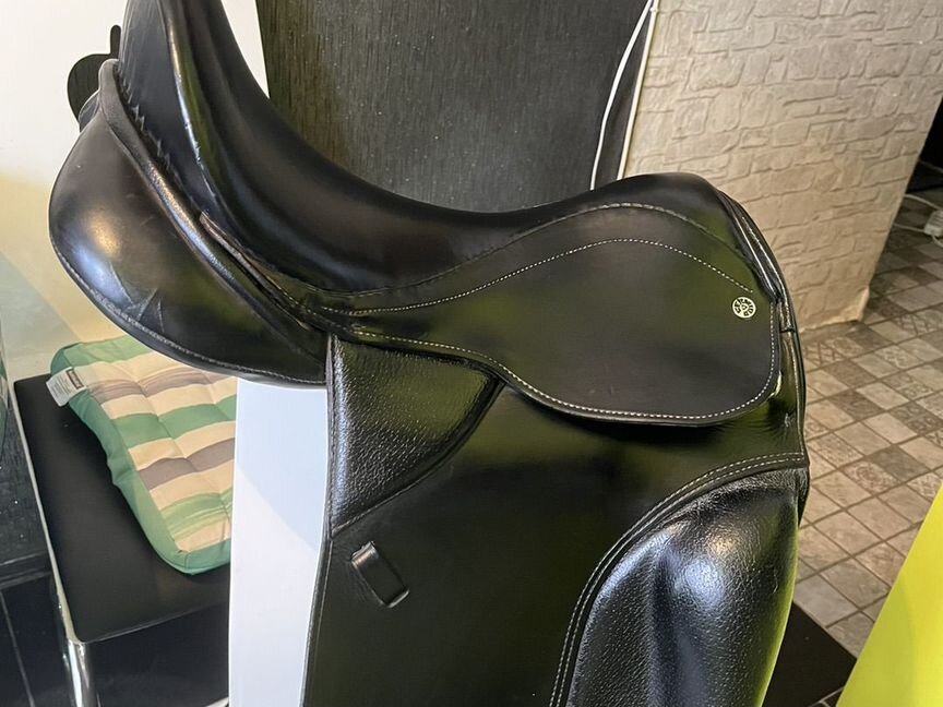 Выездковое седло