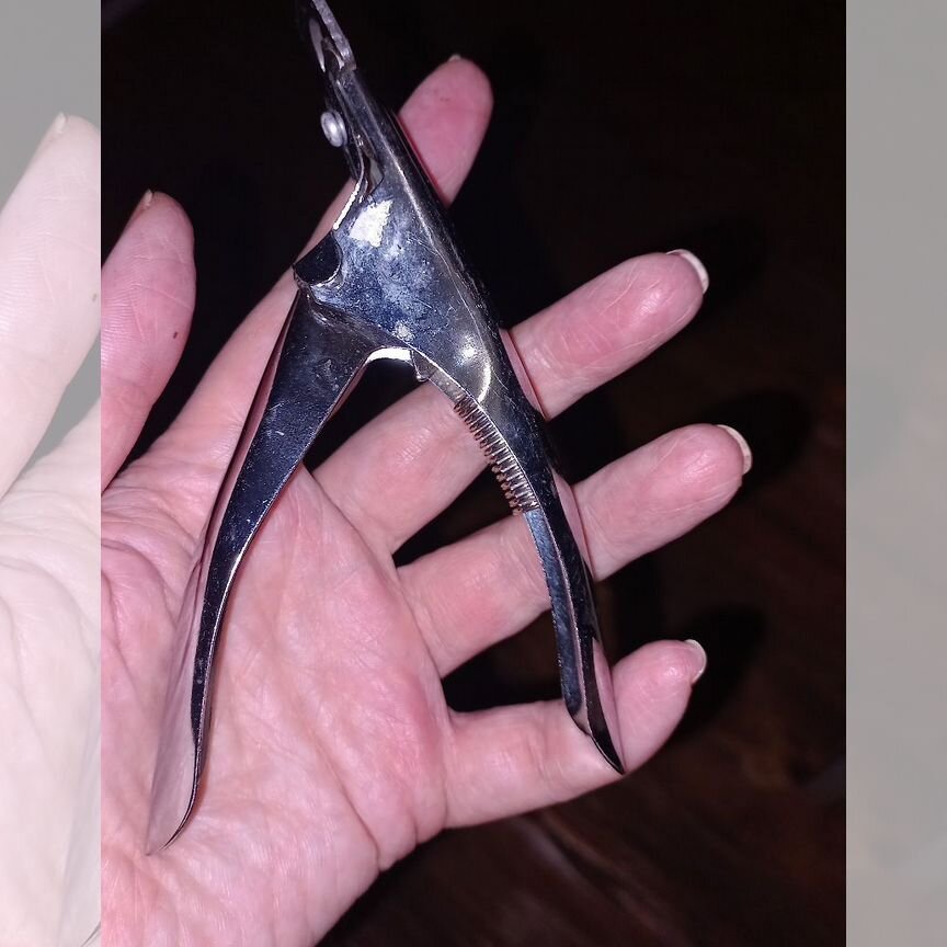 Когтерезка (гильотина для ногтей)