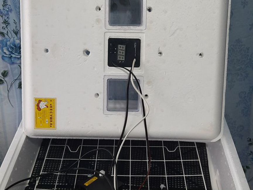 Продам инкубатор несушка на 63 яйца. Новый