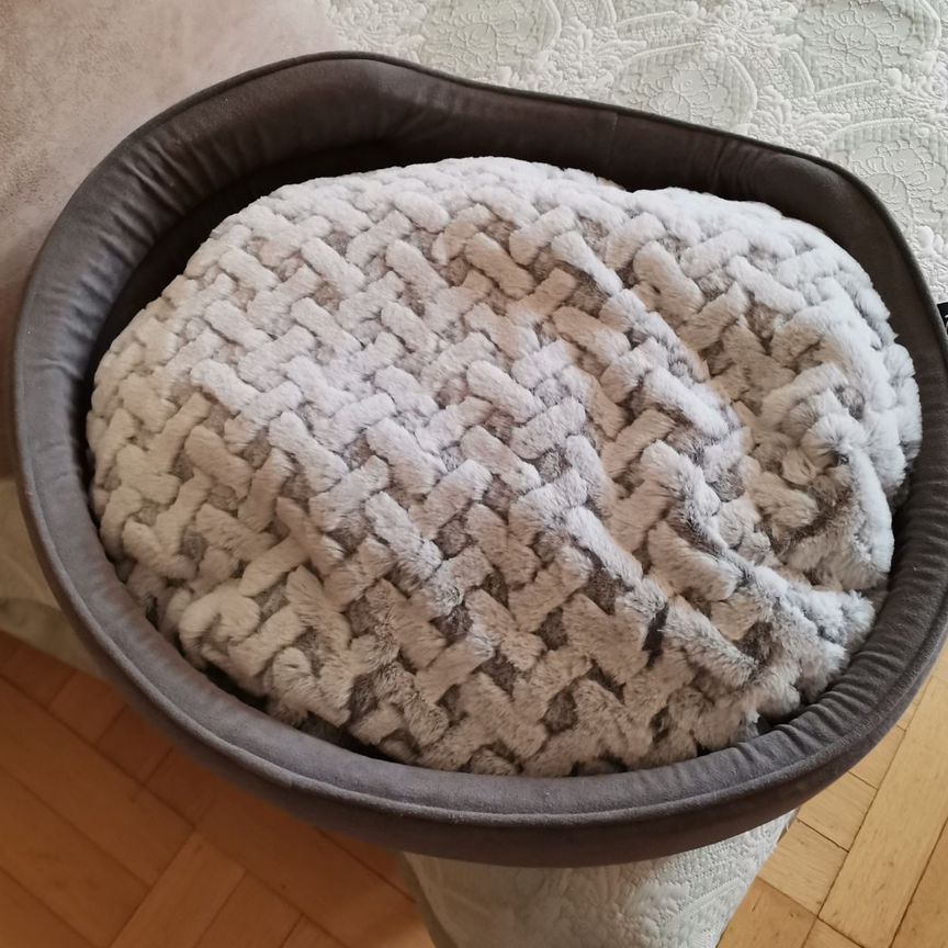 Лежанка для кошечки