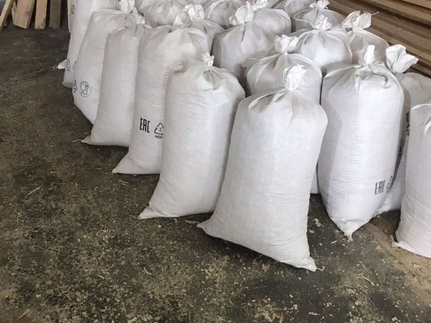 Опилки в мешках