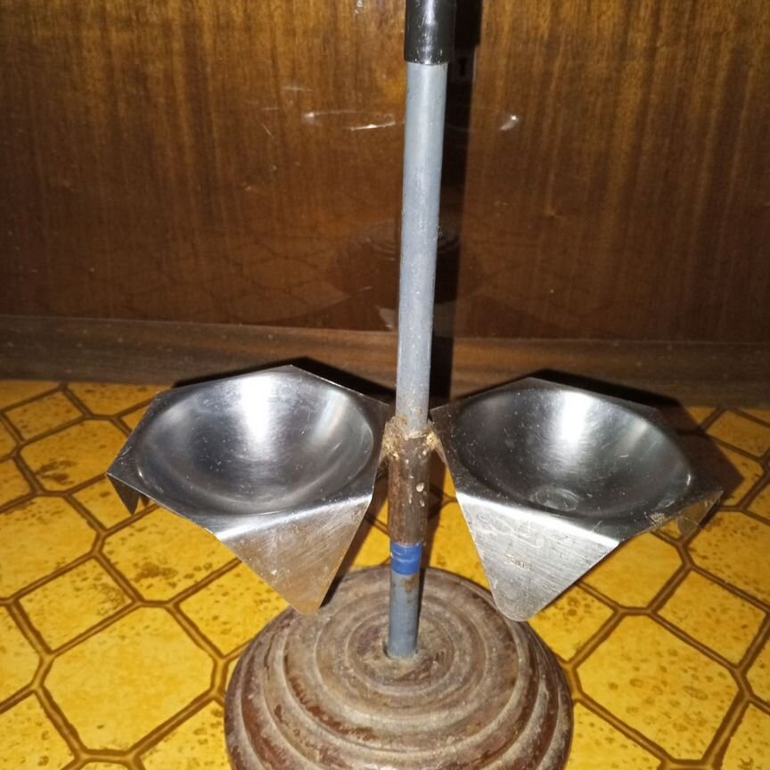 Подставка для кормления собак