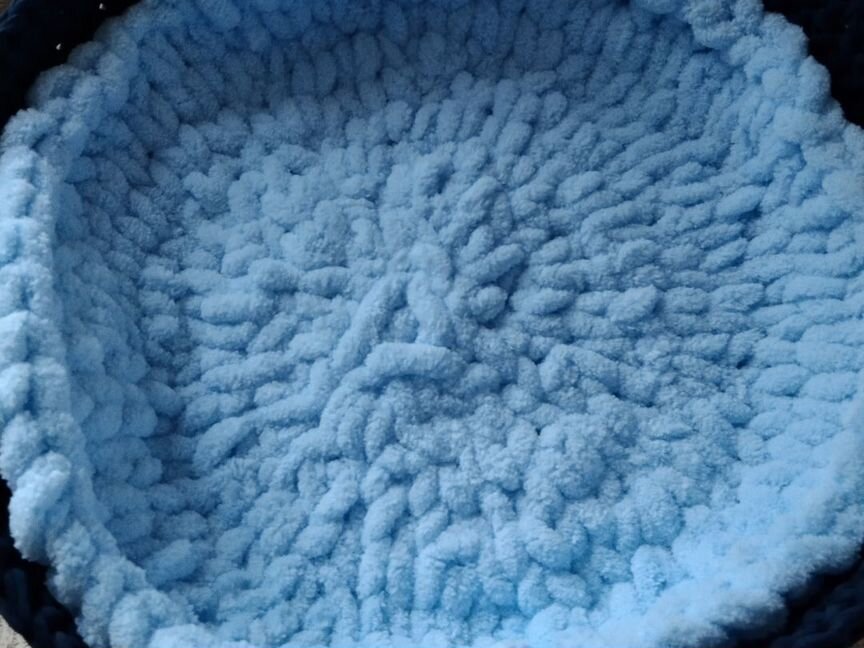 Лежанка для собак и кошек с подстилкой