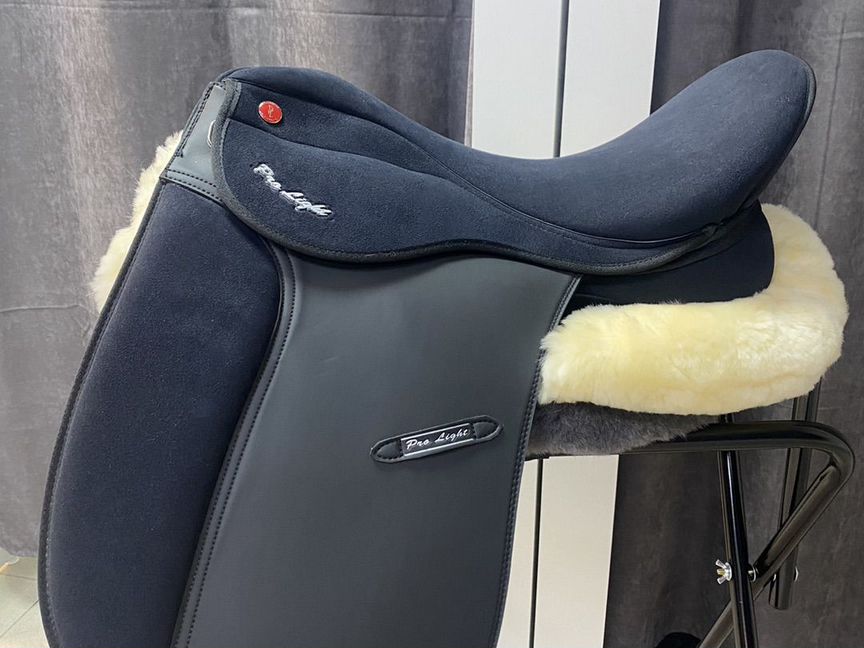 Седло выездковое для лошади