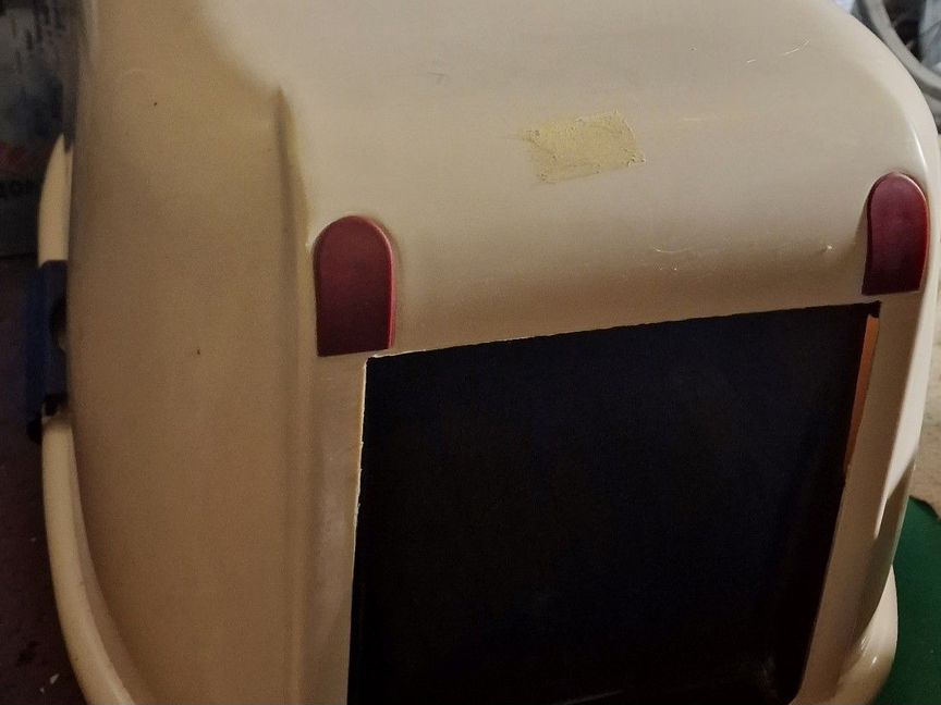 Туалет закрытый, лоток, наполнитель, корм морс сви