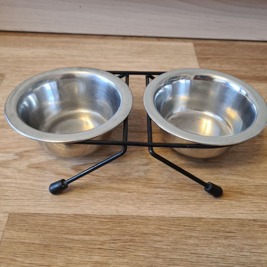 Миски на подставке для собак