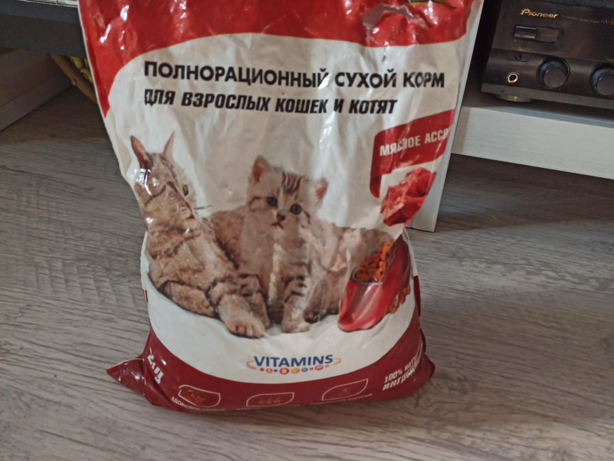 Кошачий сухой корм отдам