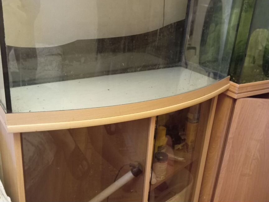 Аквариум на 100 литров вместе с тумбой